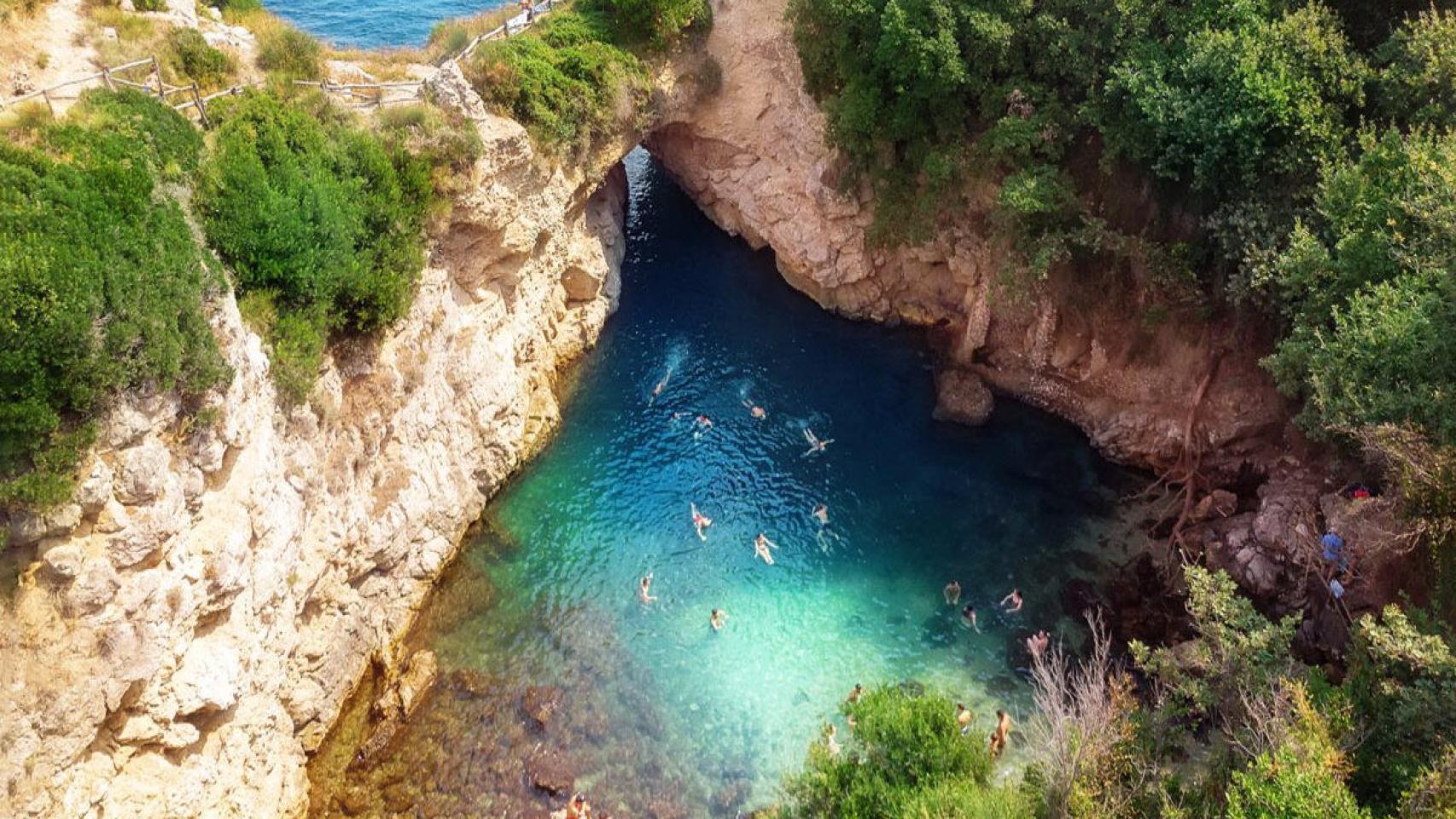 Esta es la piscina natural más hermosa de Italia: era el pequeño oasis ...