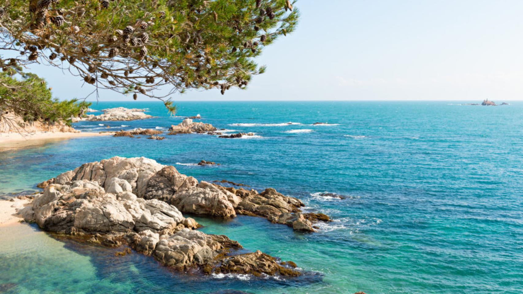 Este es el pueblo medieval de la Costa Brava con las mejores playas ...