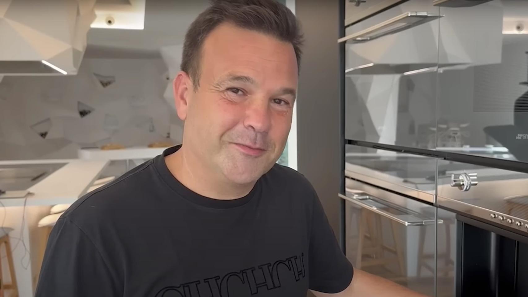 José Elías se rodea de 'youtubers' para enseñar cómo vive un millonario