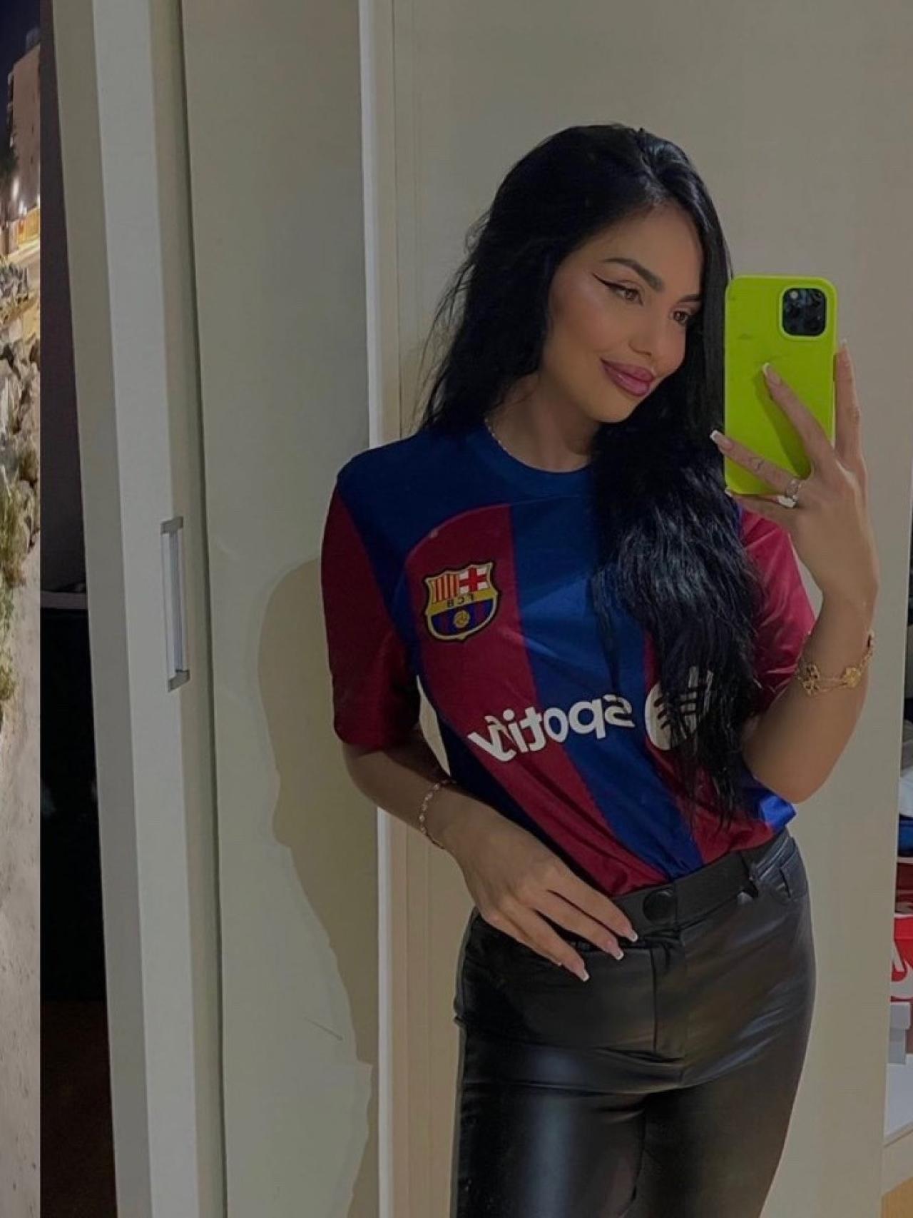 La novia de Vítor Roque posa sexy con la camiseta del Barça