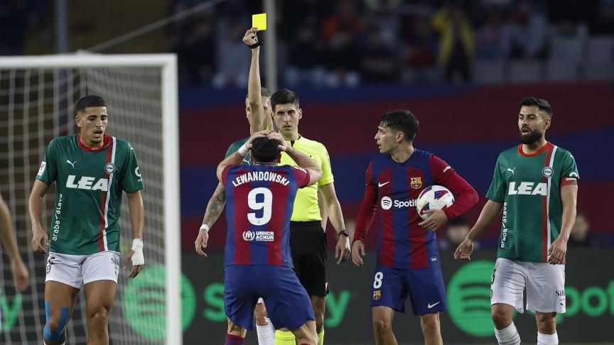 ¿Quién es el árbitro Mateo Busquets Ferrer?