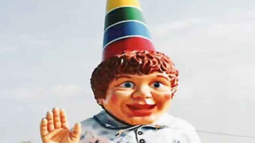 El enano gigante que inquieta en Cataluña: los conductores alucinan