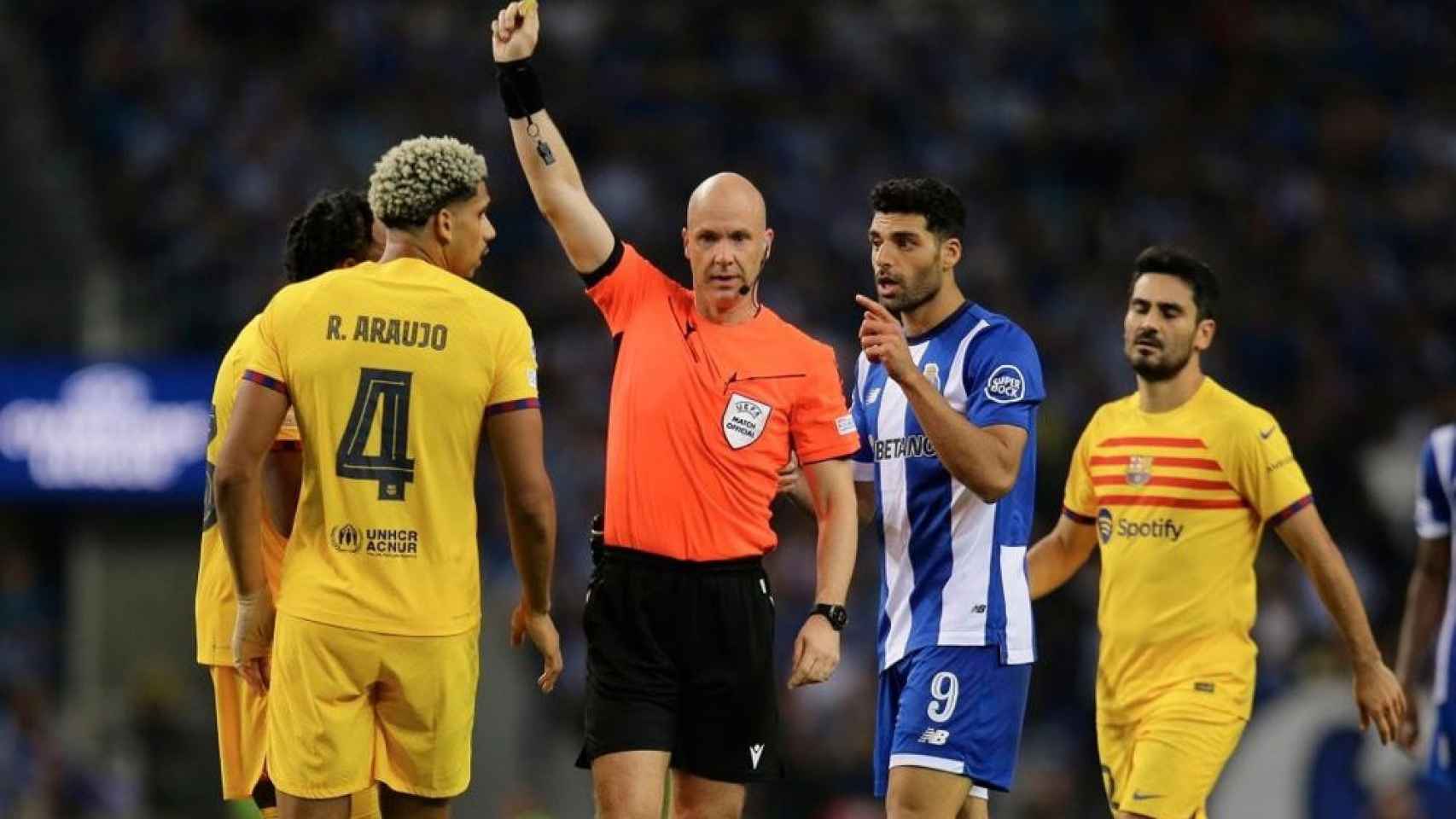 ¿Quién es el árbitro Anthony Taylor que dirigirá el PSG-Barça?