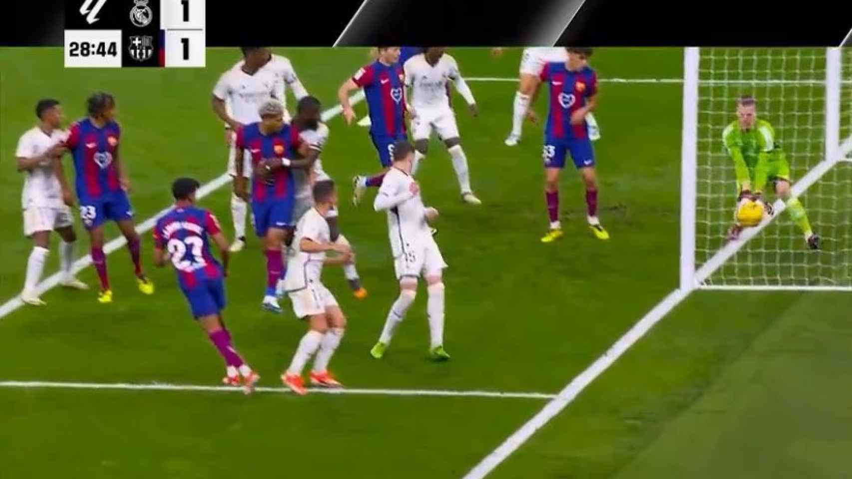 Los tres errores arbitrales descomunales del clásico: a favor del Real Madrid