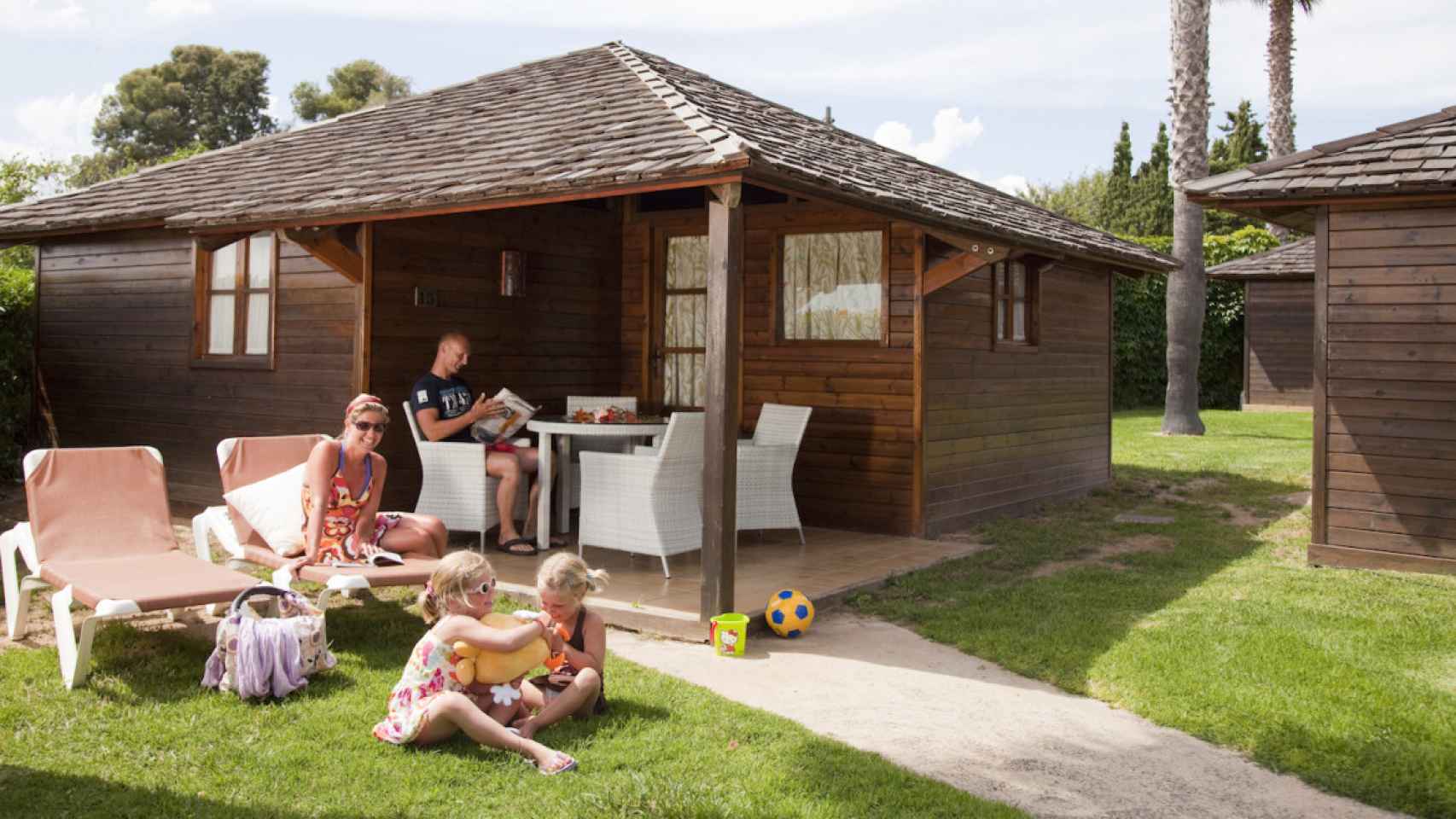 El mejor camping de Cataluña para ir con niños: tiene un parque ...