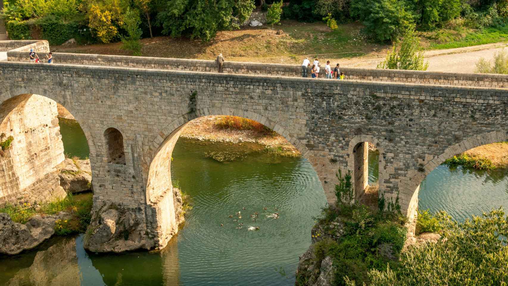 El escondido buffet libre que conquista Girona: vistas increíbles en un ...