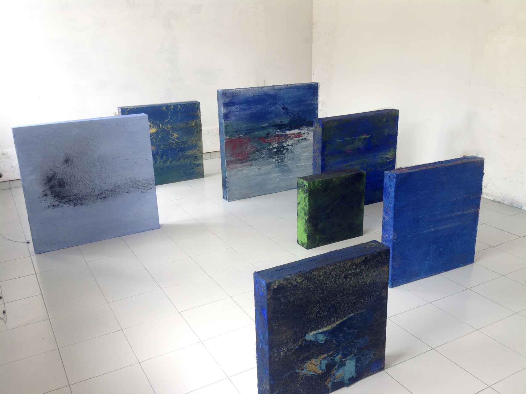 En el estudio de Alberto Reguera: la abstracción como espectáculo en vivo