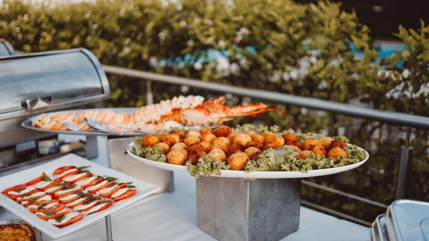 El sorprendente buffet de mariscos que arrasa en Tarragona: cerca de ...