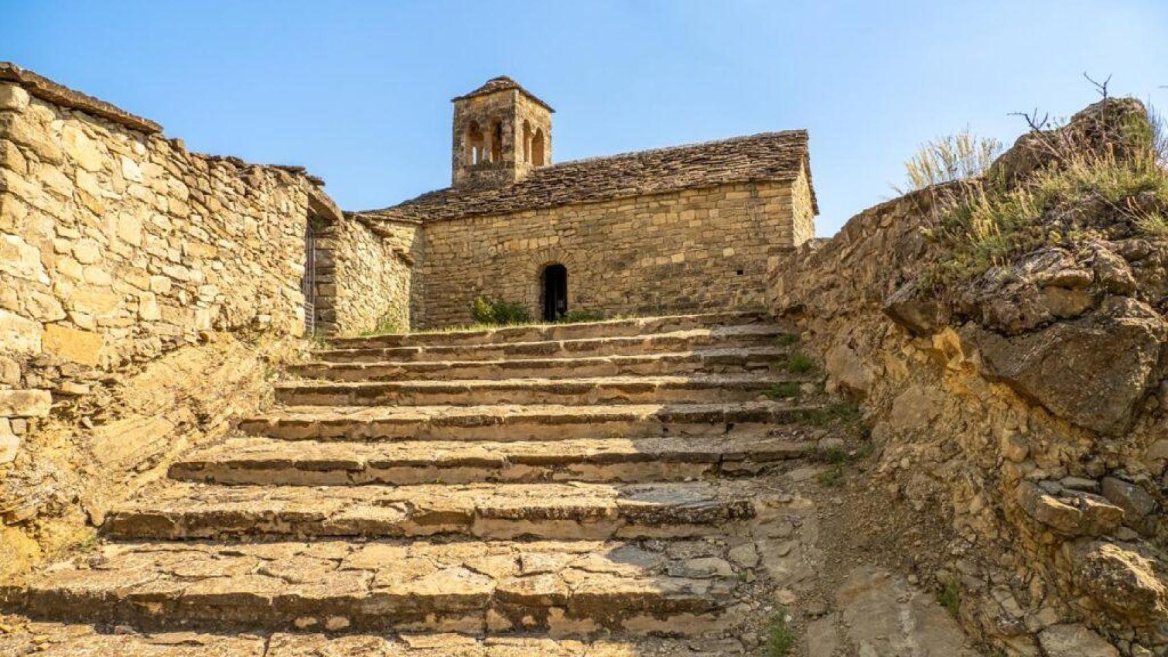 El olvidado castillo románico de Cataluña con vistas a un famoso ...