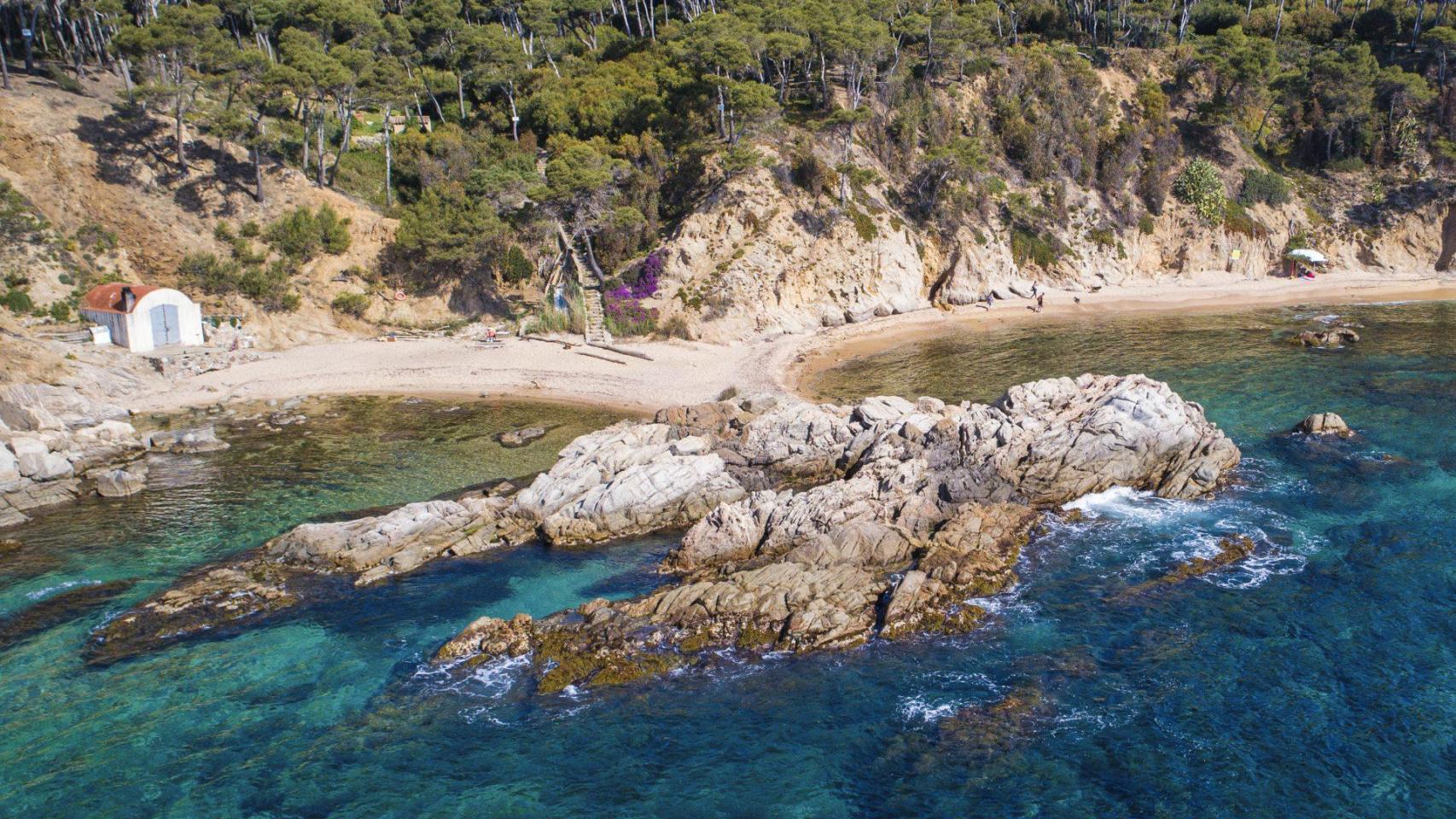 La espectacular cala de Cataluña que la prensa británica sitúa entre ...