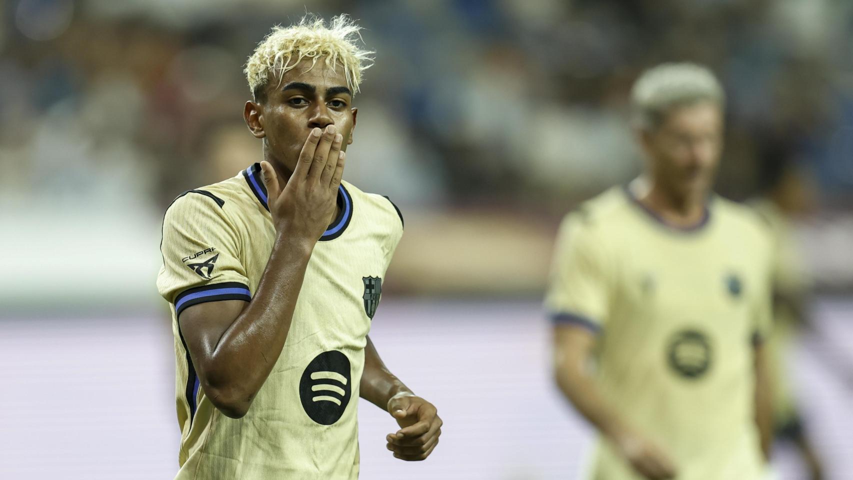 Ferran Torres planta cara a Lewandowski en Seúl tras la enésima ...