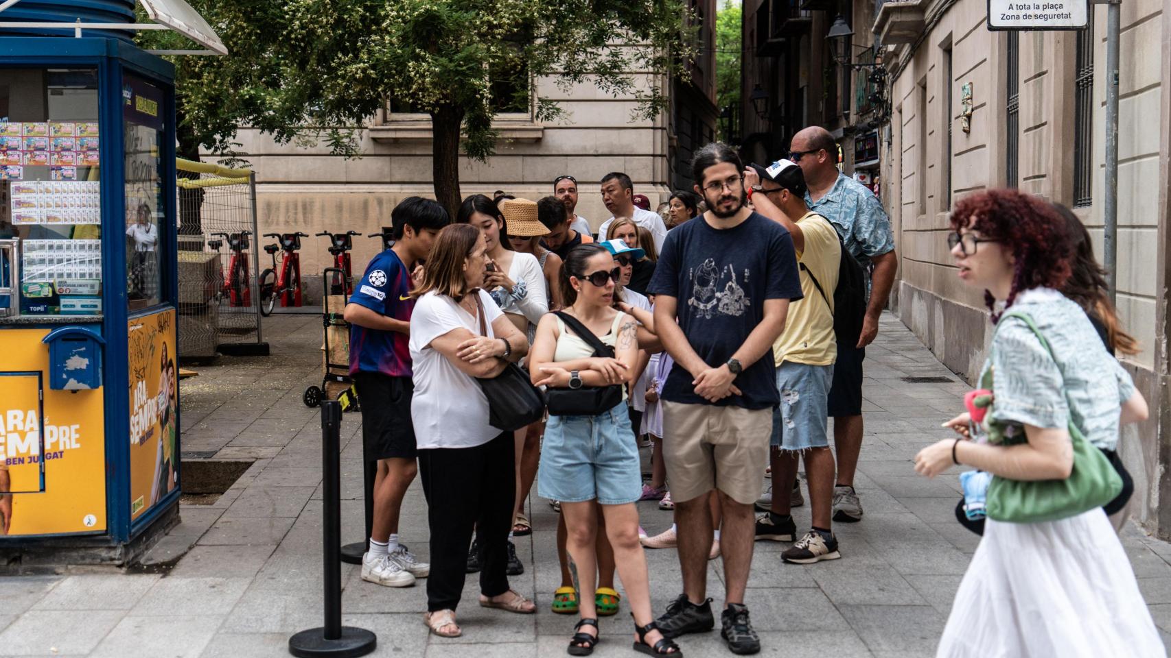 Locura Labubu en Barcelona: "Venimos de Argentina para comprar uno"