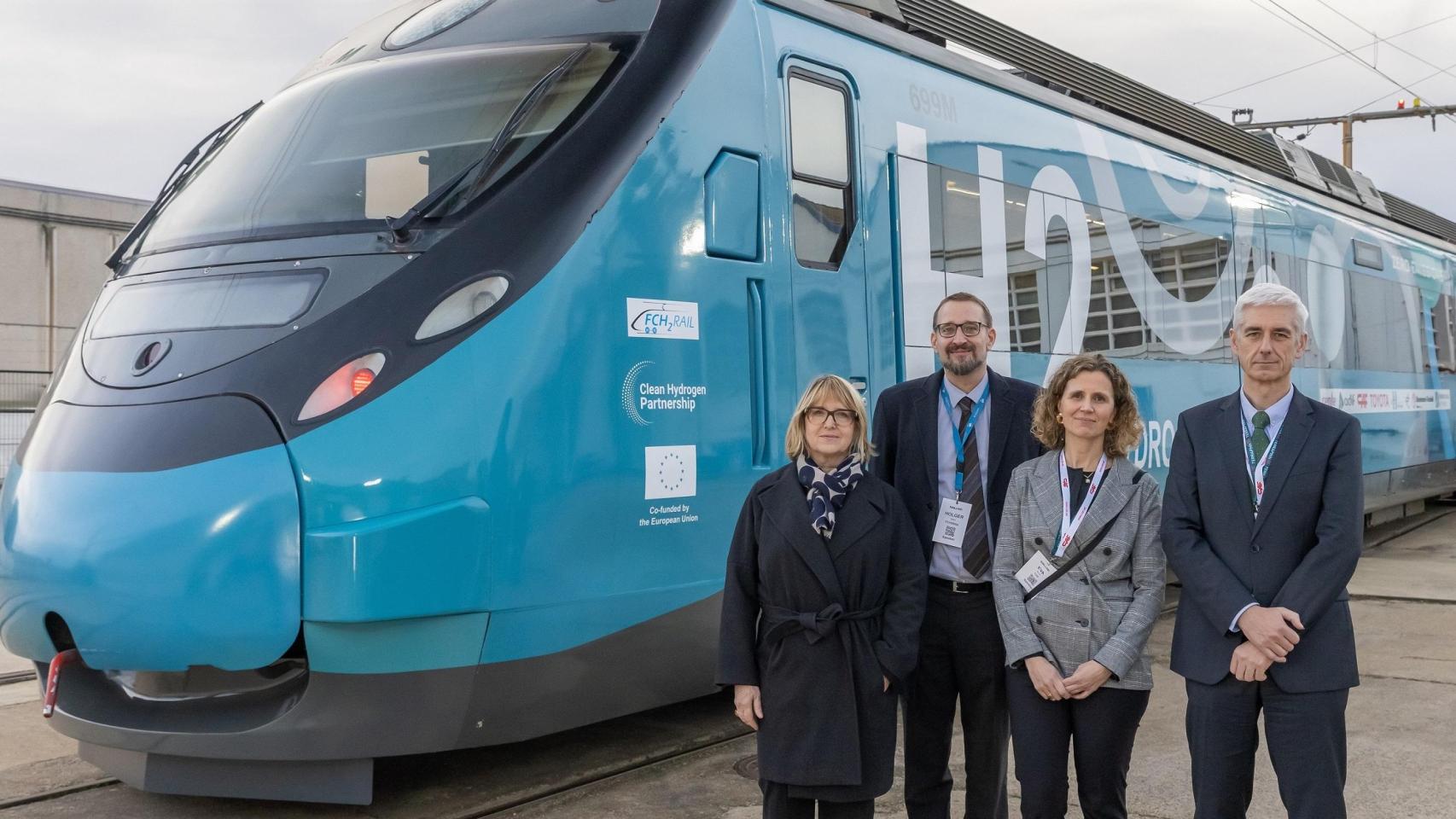 Éxito de CAF con el tren de hidrógeno que circula en pruebas en la red ...