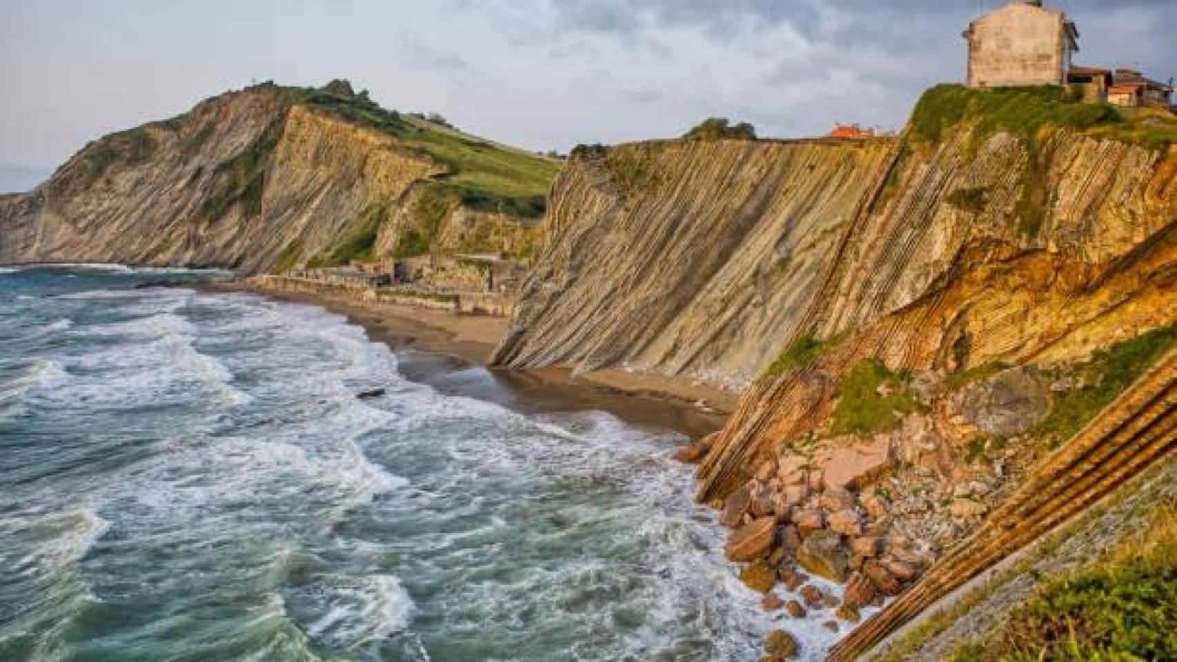 Parece Nueva Zelanda pero está en Euskadi, el pueblo costero vasco más bonito: "Entre montañas y ...