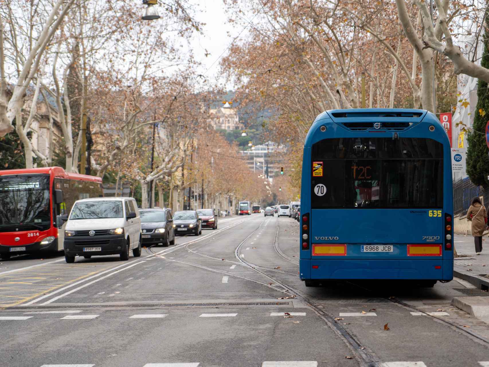En un carril bus puede un turismo realizar una parada ...
