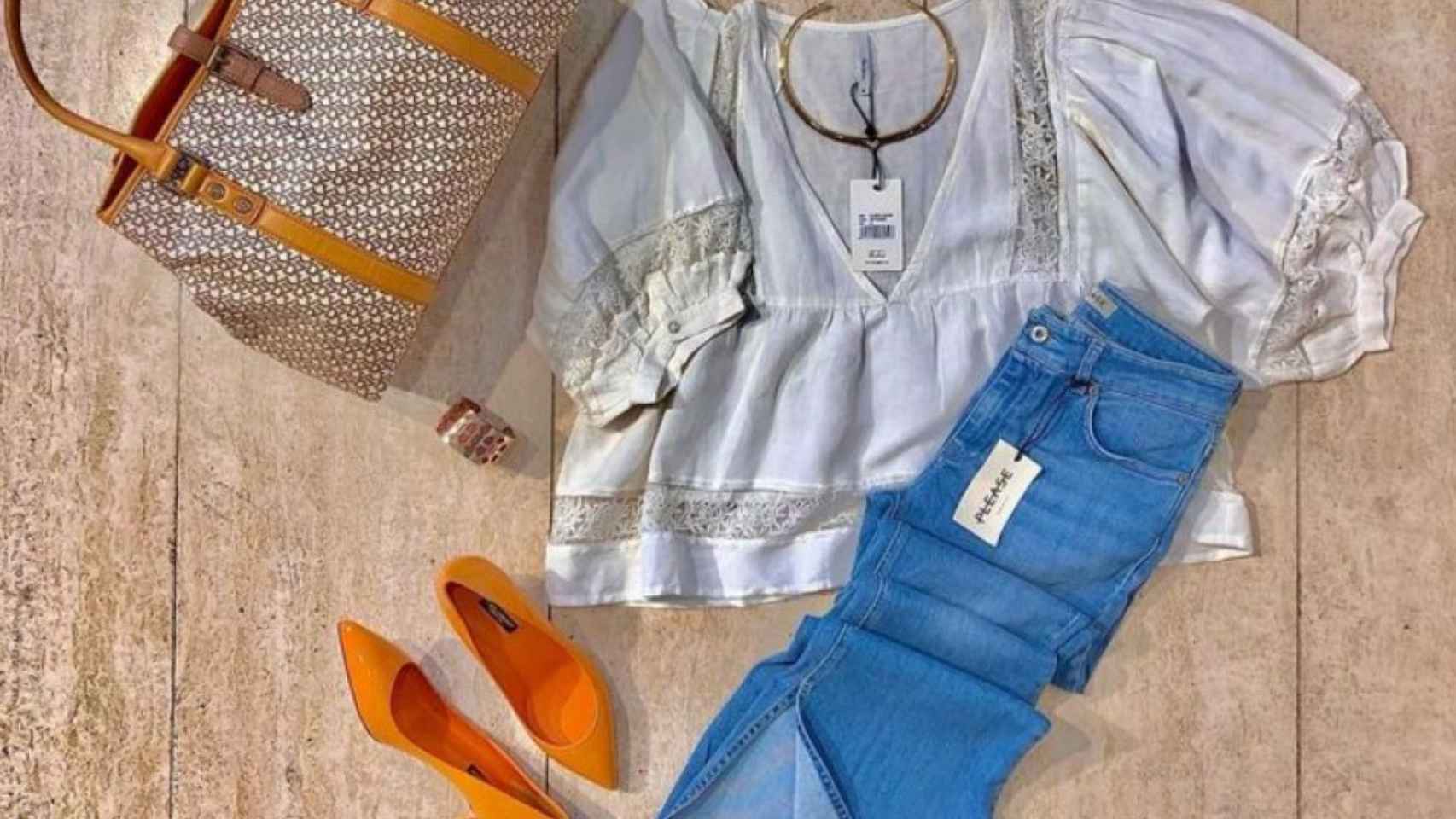 El outlet en el centro de Barcelona con ropa de Shein, Adidas y otras ...