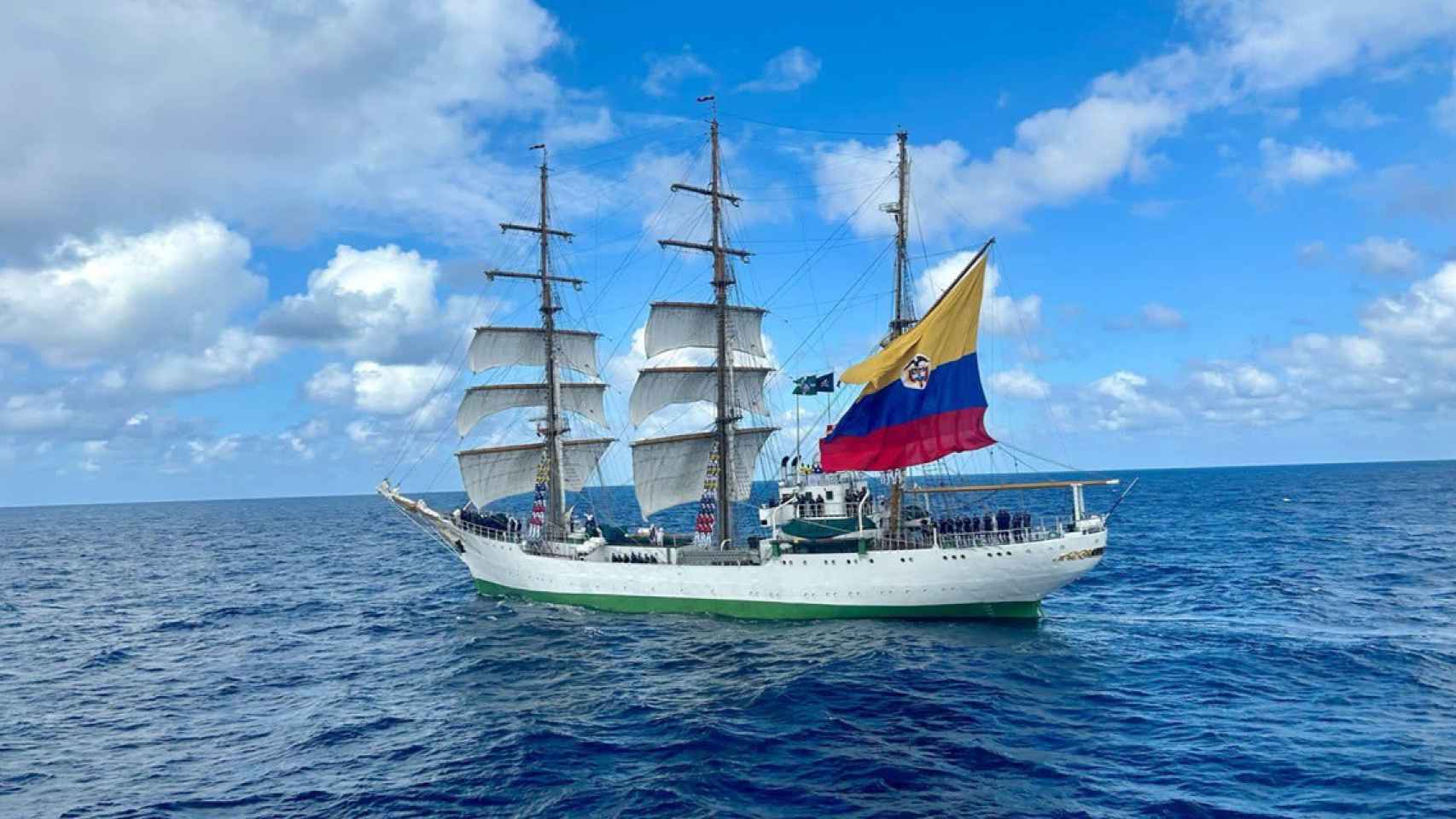 El impresionante barco de la Armada de Colombia que está en Barcelona y ...