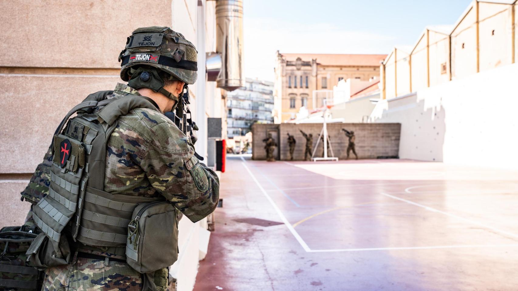 El corazón militar de Barcelona, desde dentro: así es el día a día en ...