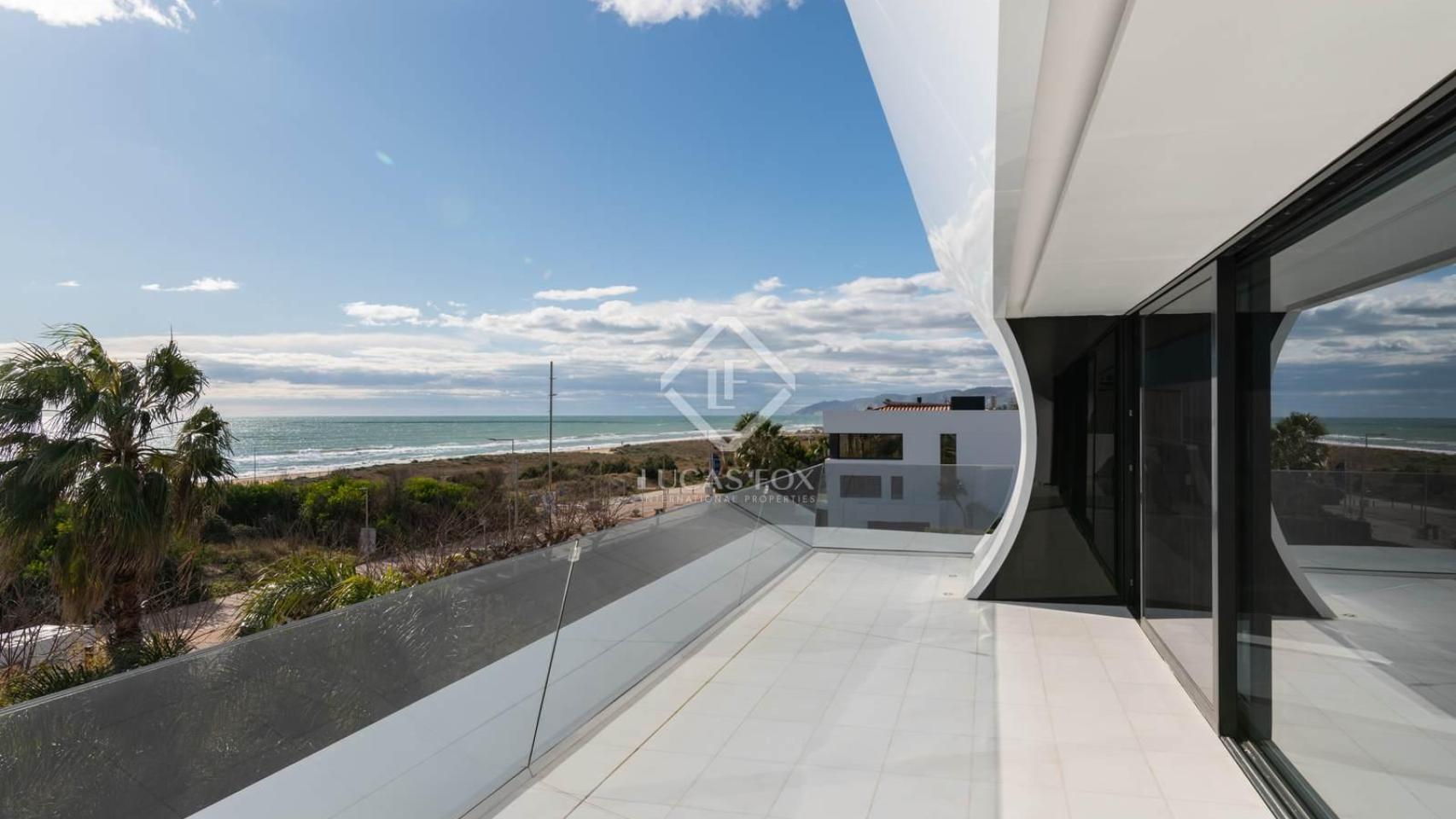 La exclusiva mansión de lujo de Víctor Valdés en Gavà Mar, en venta ...